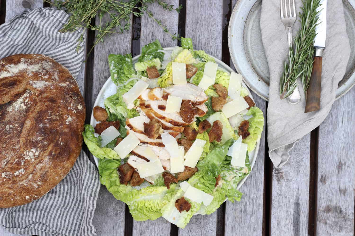 Cæsar salat med kylling | Opskrift på hjemmelavet cæsarsalat med kylling